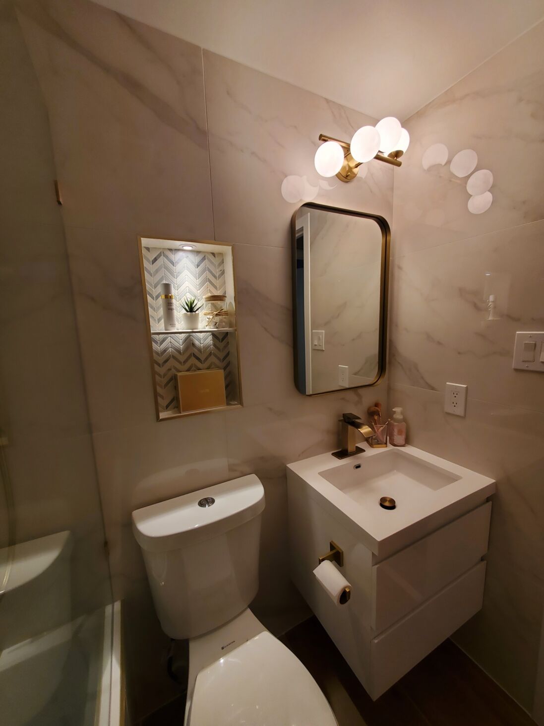 Reigning Drama: Lisa Cole Brings Hollywood Glamour Home - Baltimore Style